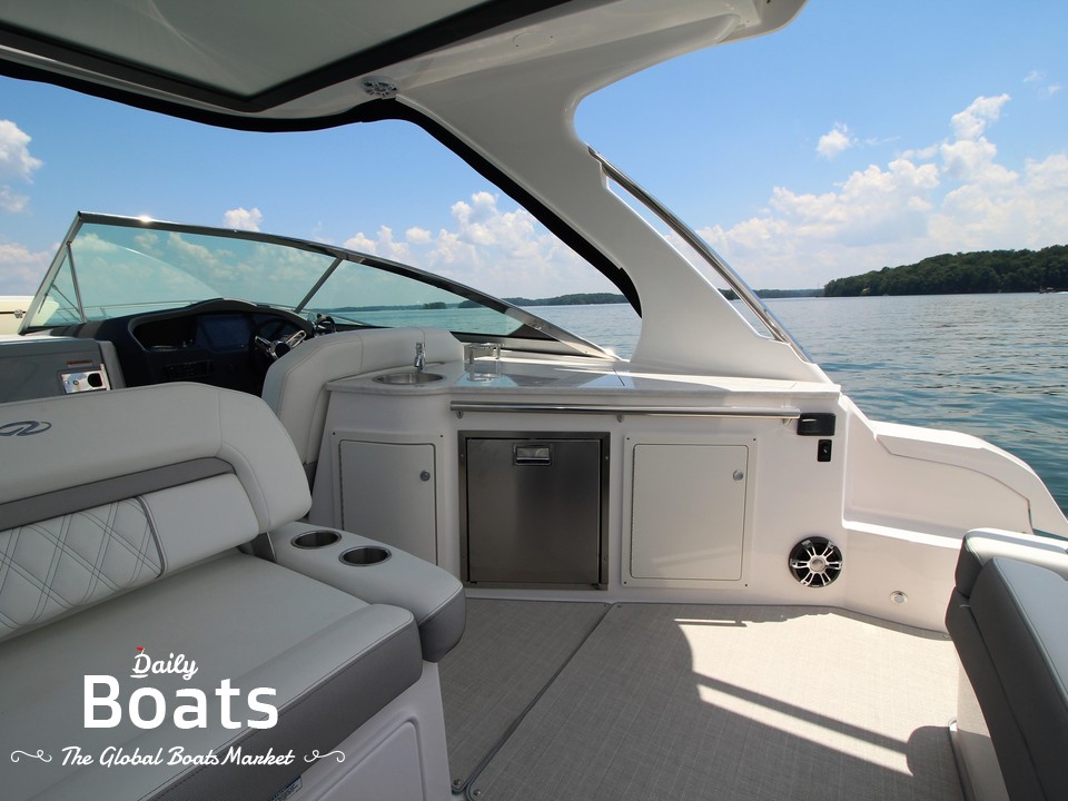 2021 Regal 33 Express for sale. View price, photos and Buy 2021 Regal ...