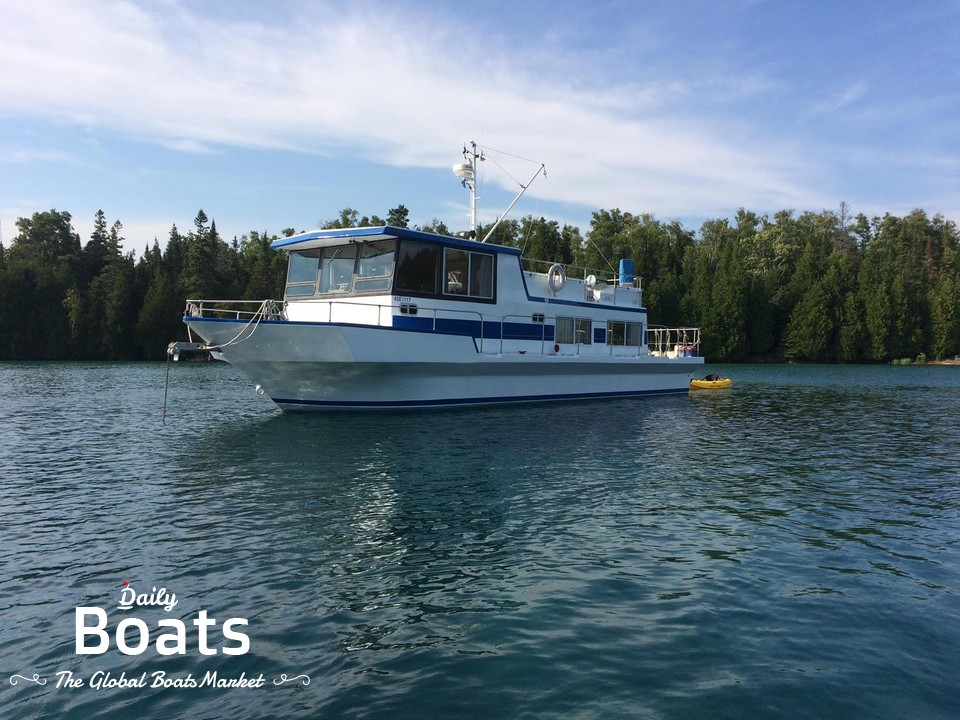 Custom house boat cruiser for sale - Daily Boats