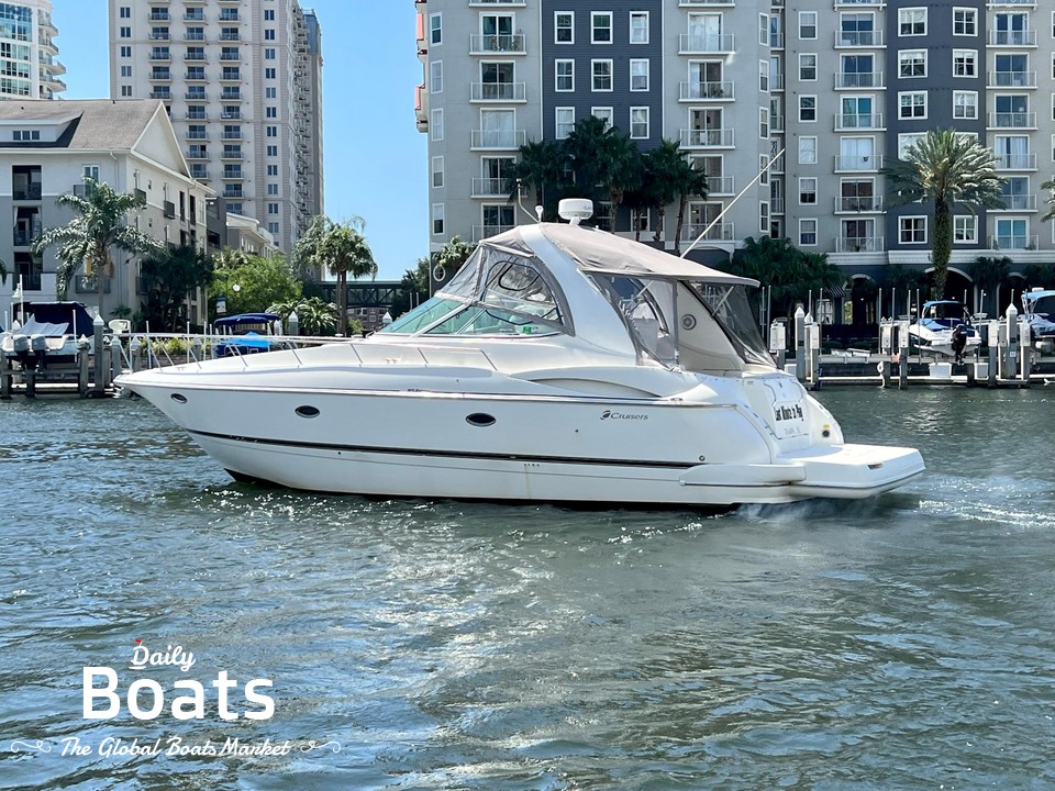 Cruisers Yachts 3672 express diesel for sale - Daily Boats