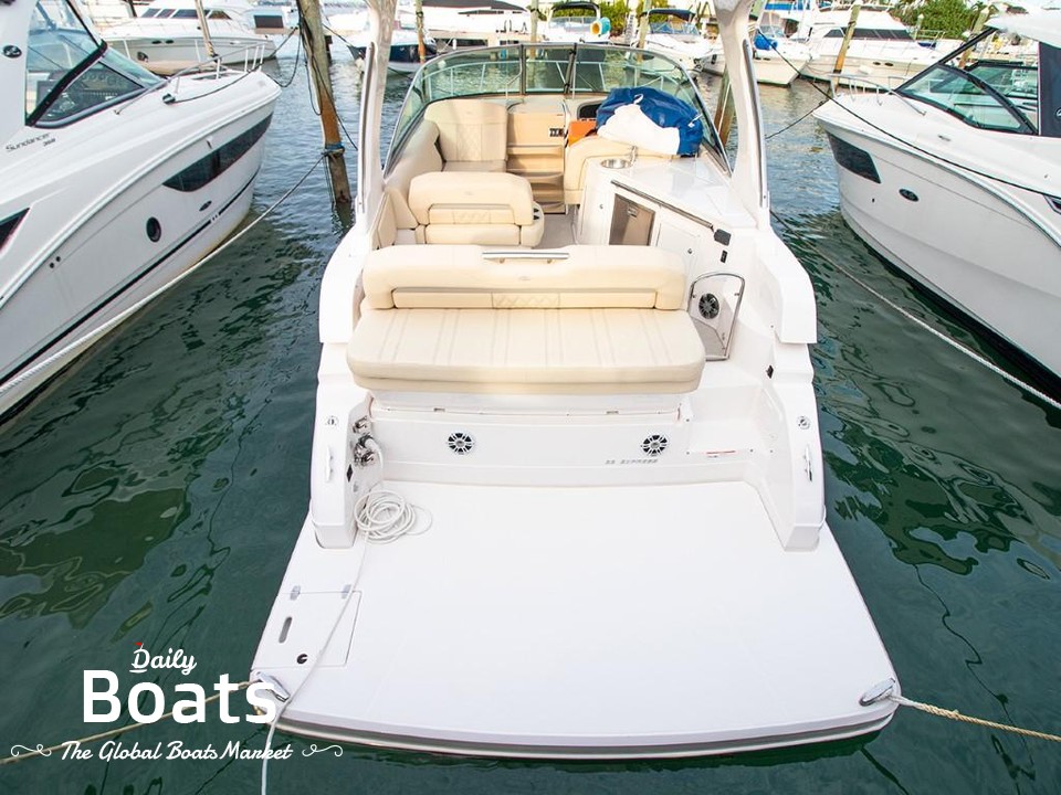 2020 Regal 33 Express for sale. View price, photos and Buy 2020 Regal ...