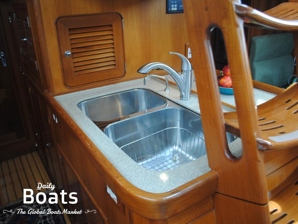 2008 Hylas 46 Center Cockpit Cutter for sale. View price, photos and ...