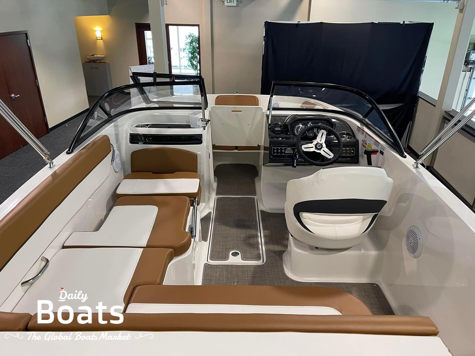 2022 Bayliner Vr5 Bowrider I/O for sale. View price, photos and Buy ...