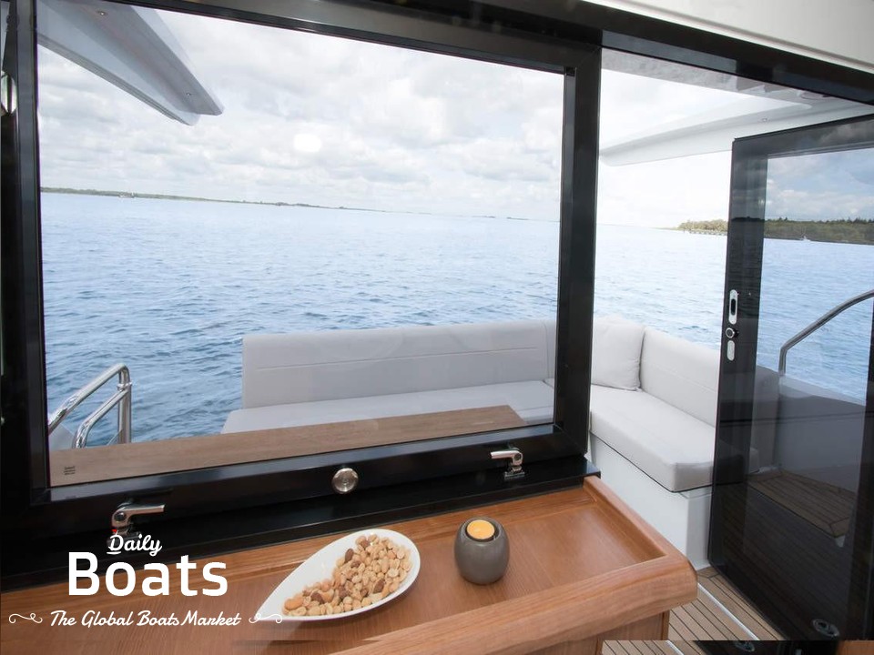 2022 Sealine C335V for sale. View price, photos and Buy 2022 Sealine ...