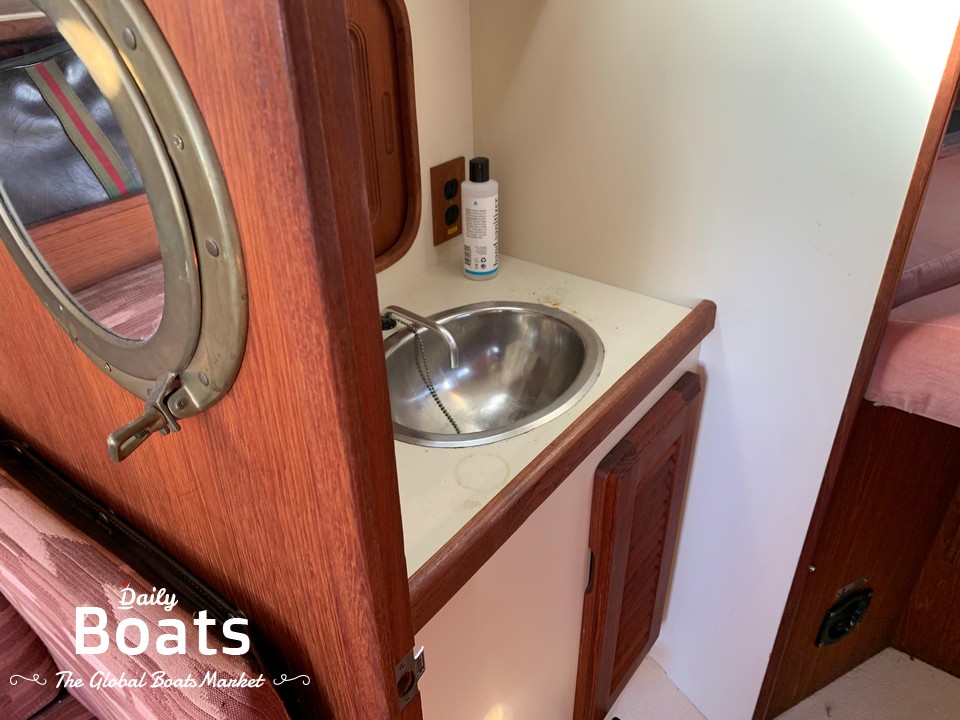 1983 Islander 28 for sale. View price, photos and Buy 1983 Islander 28 ...