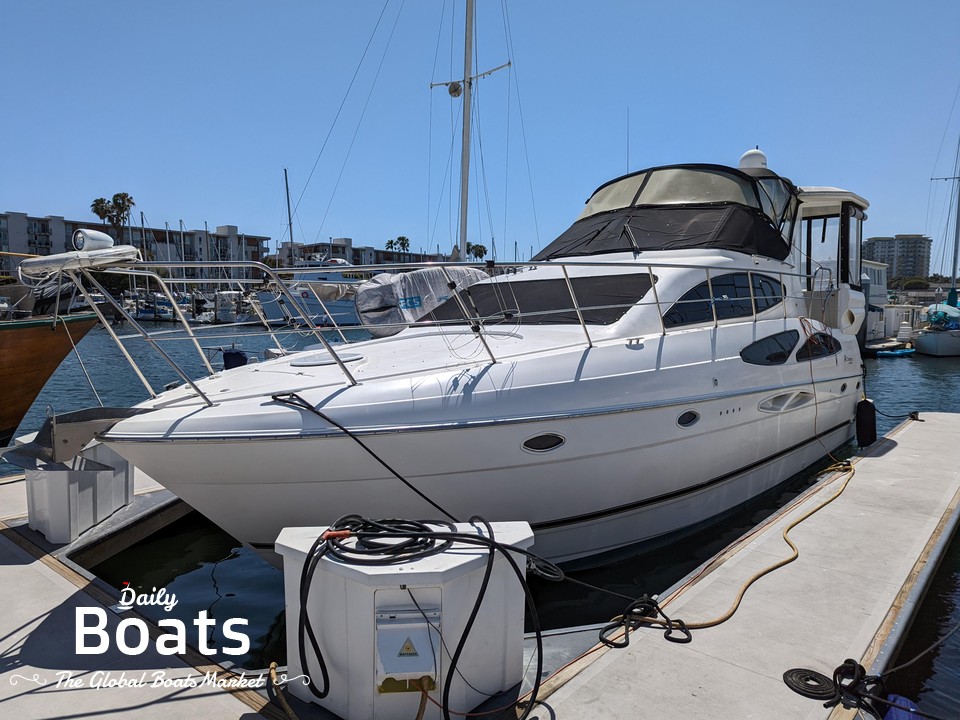 2004 Cruisers Yachts 405 Express Motoryacht for sale. View price ...