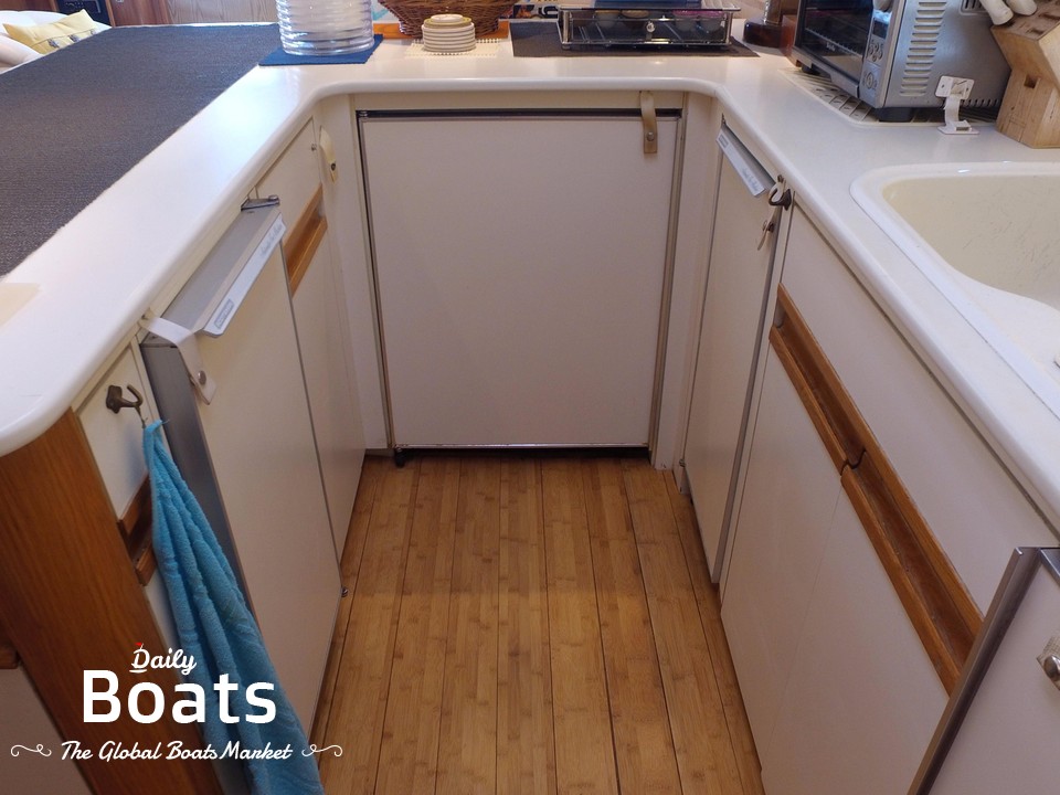 1994 Hatteras Enclosed Fly Bridge for sale. View price, photos and Buy ...