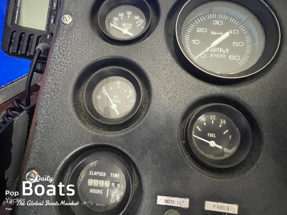 1978 Uniflite 28 Mega Sedan Cruiser Flybridge for sale. View price ...