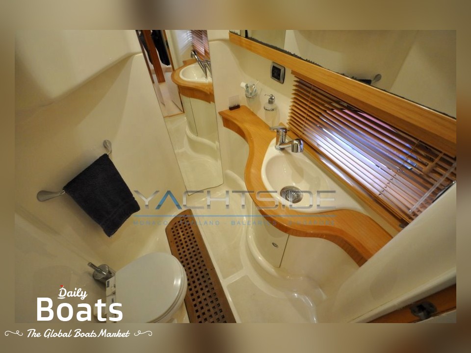 2010 Azimut Atlantis 42 Ht for sale. View price, photos and Buy 2010 ...