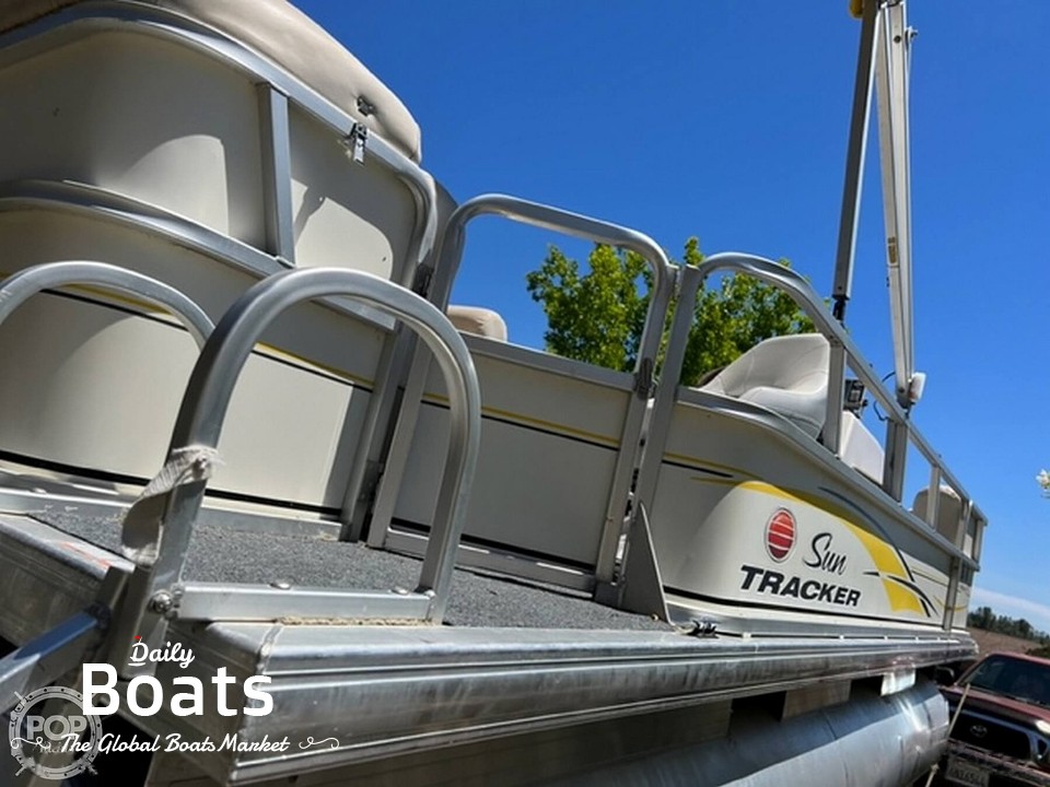 2007 Sun Tracker 18 Party Barge for sale. View price, photos and Buy ...