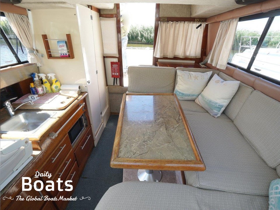 1990 Bayliner 2556 Flybridge for sale. View price, photos and Buy 1990 ...