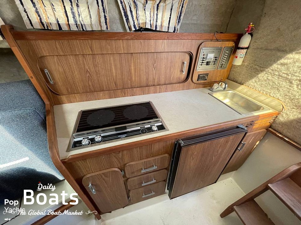 1985 Chris-Craft Commander 282 Sport Fish for sale. View price, photos ...