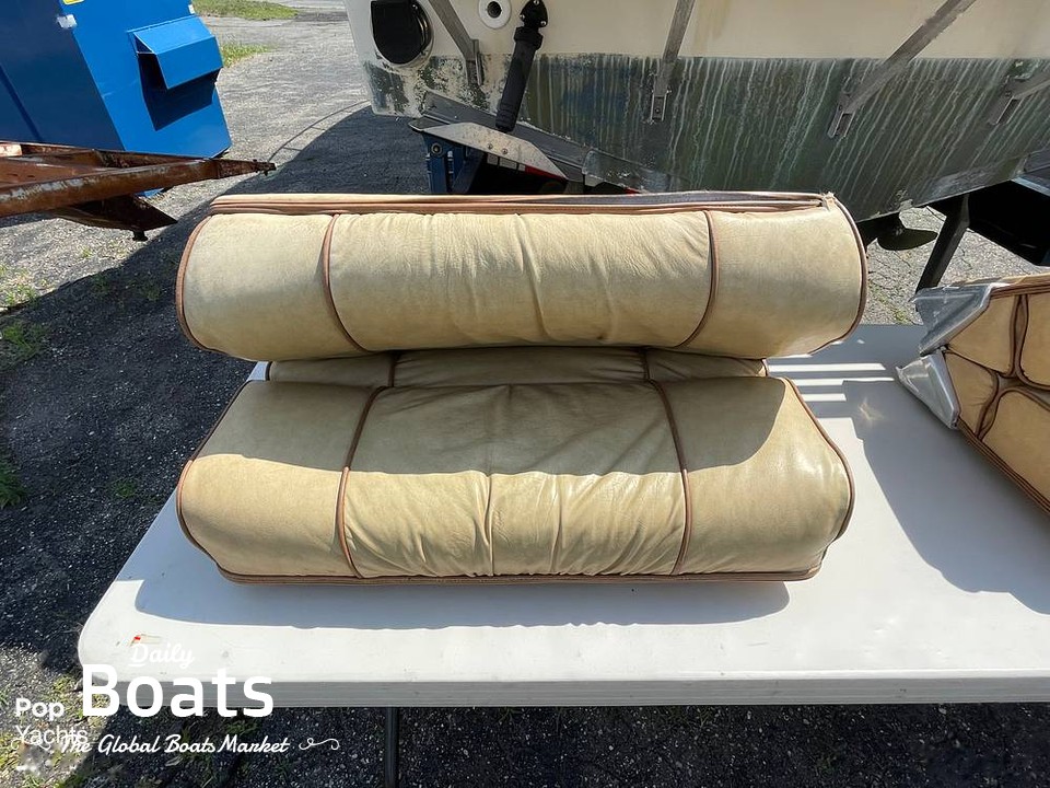 1985 Chris-Craft Commander 282 Sport Fish for sale. View price, photos ...