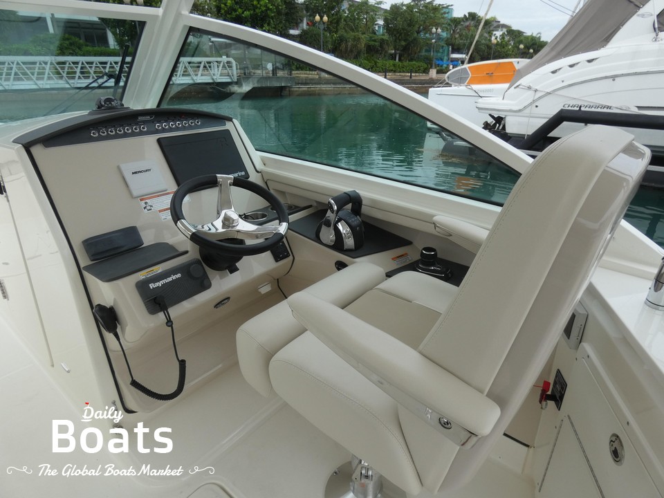 2019 Boston Whaler 320 Vantage for sale. View price, photos and Buy ...