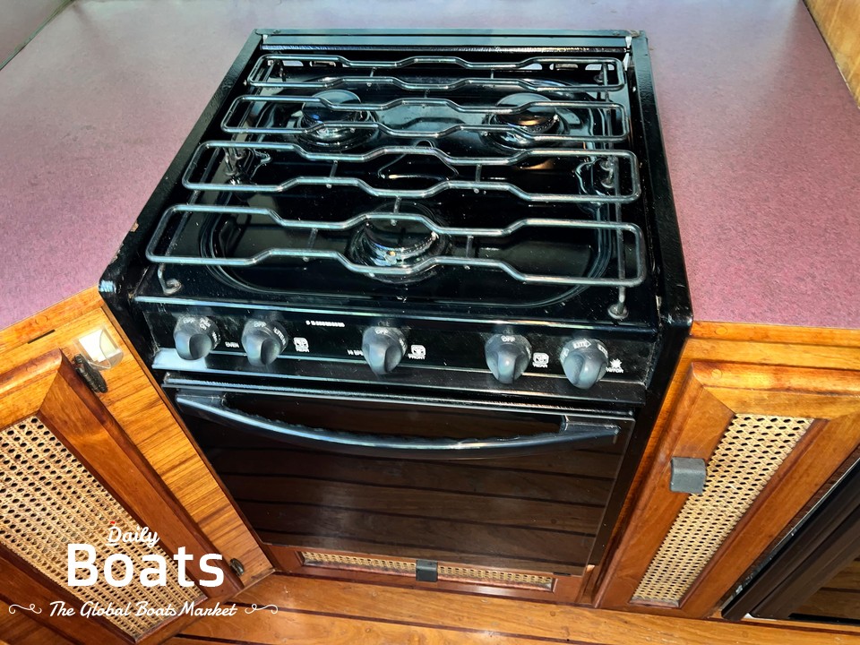 1986 Bayliner 4550 Motoryacht for sale. View price, photos and Buy 1986 ...