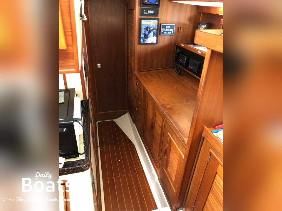 1989 Irwin 43 Cc for sale. View price, photos and Buy 1989 Irwin 43 Cc ...