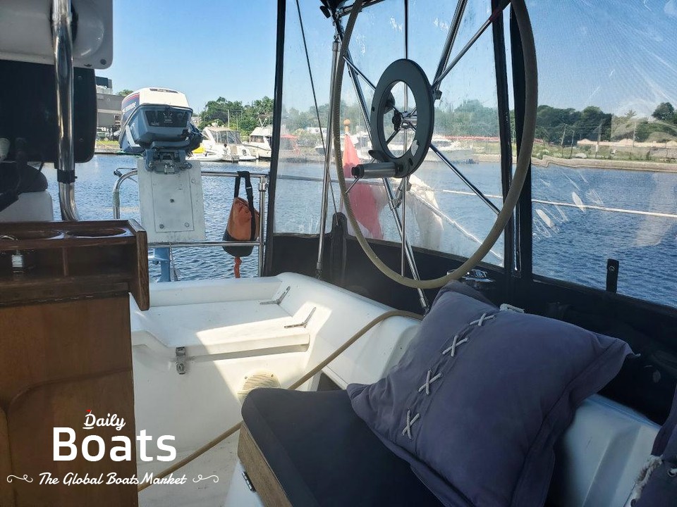 1986 Hunter Legend 40 for sale. View price, photos and Buy 1986 Hunter ...