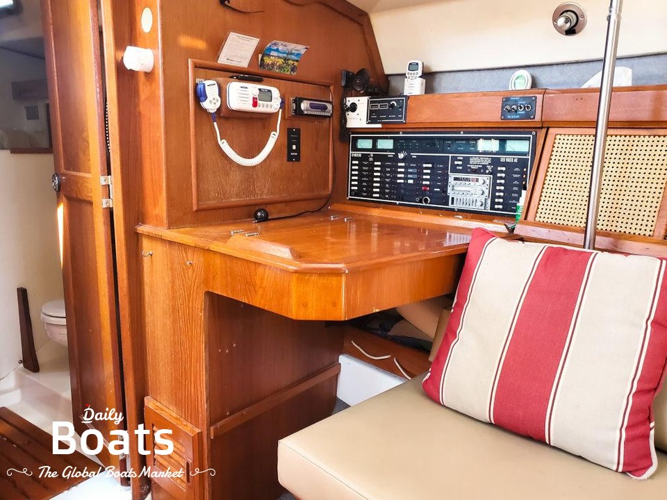 1986 Hunter Legend 40 for sale. View price, photos and Buy 1986 Hunter ...