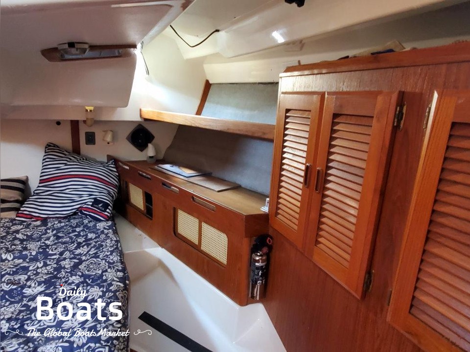 1986 Hunter Legend 40 for sale. View price, photos and Buy 1986 Hunter ...