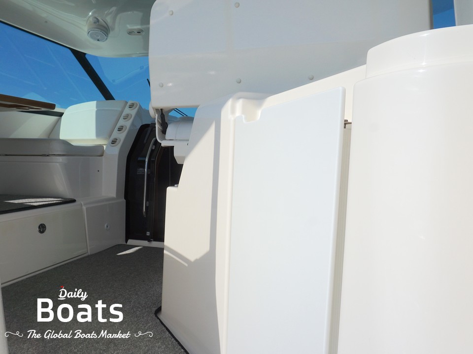 2004 Tiara Yachts 44 Sovran for sale. View price, photos and Buy 2004 ...