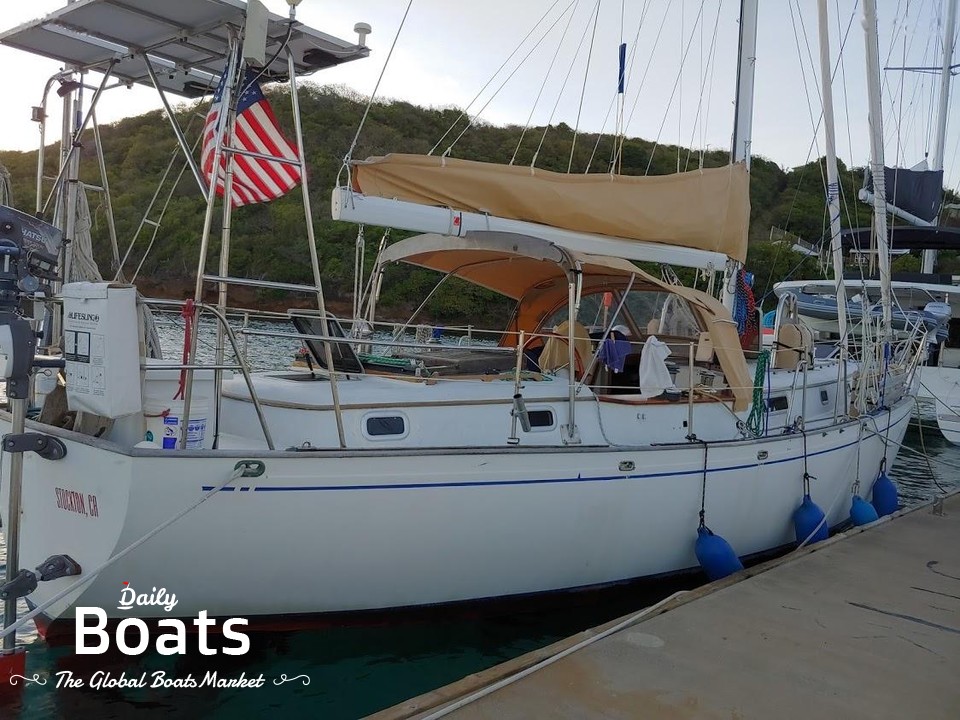 Kelly Peterson 44 center cockpit for sale - Daily Boats