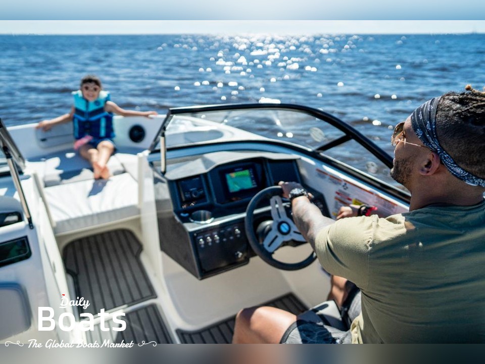 2023 Bayliner Vr5 Bowrider I/O for sale. View price, photos and Buy ...