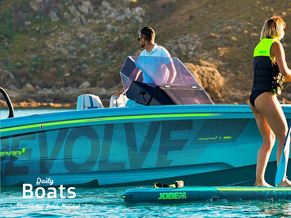 2022 Axopar 22 T-Top Jobe Revolve for sale. View price, photos and Buy ...