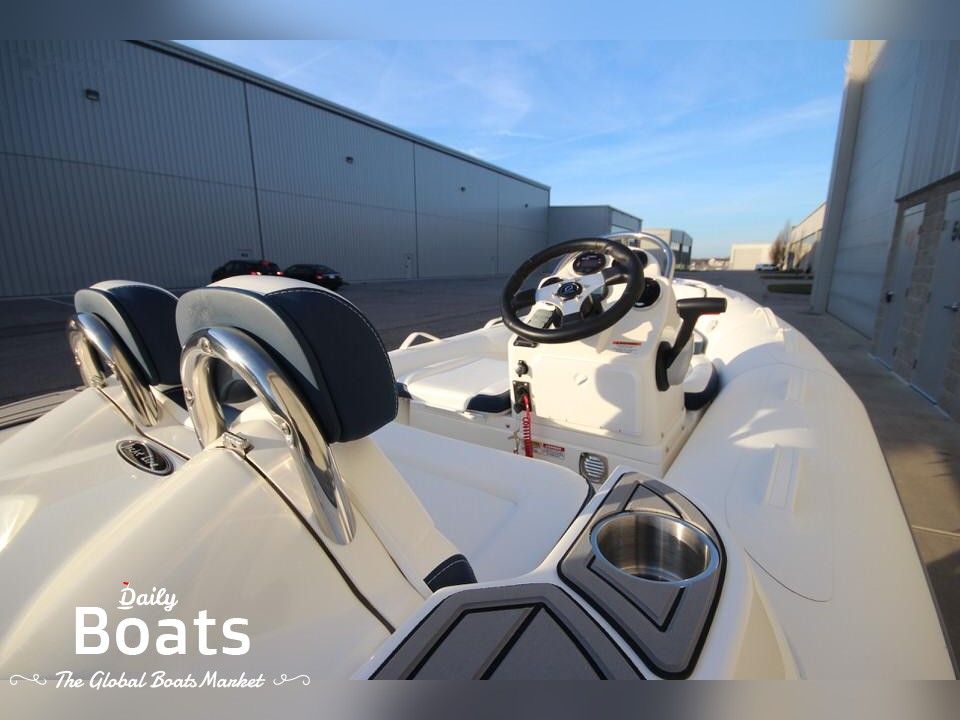 2022 Zodiac Yachtline 400 Dl Neo Gl Edition 50Hp In Stock for sale ...