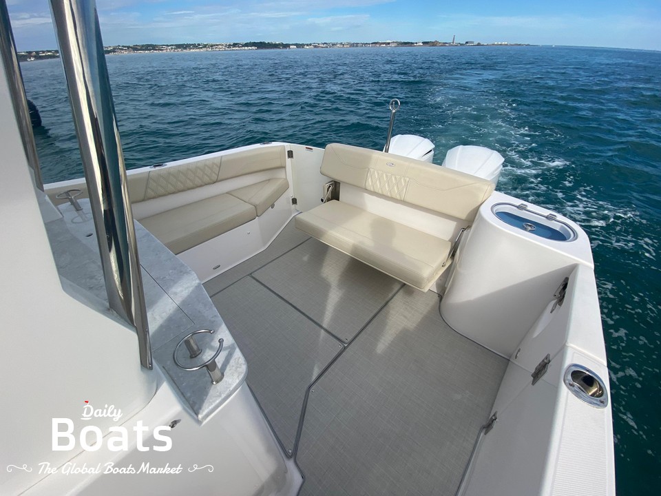 2020 Regal 33 Sav for sale. View price, photos and Buy 2020 Regal 33 ...