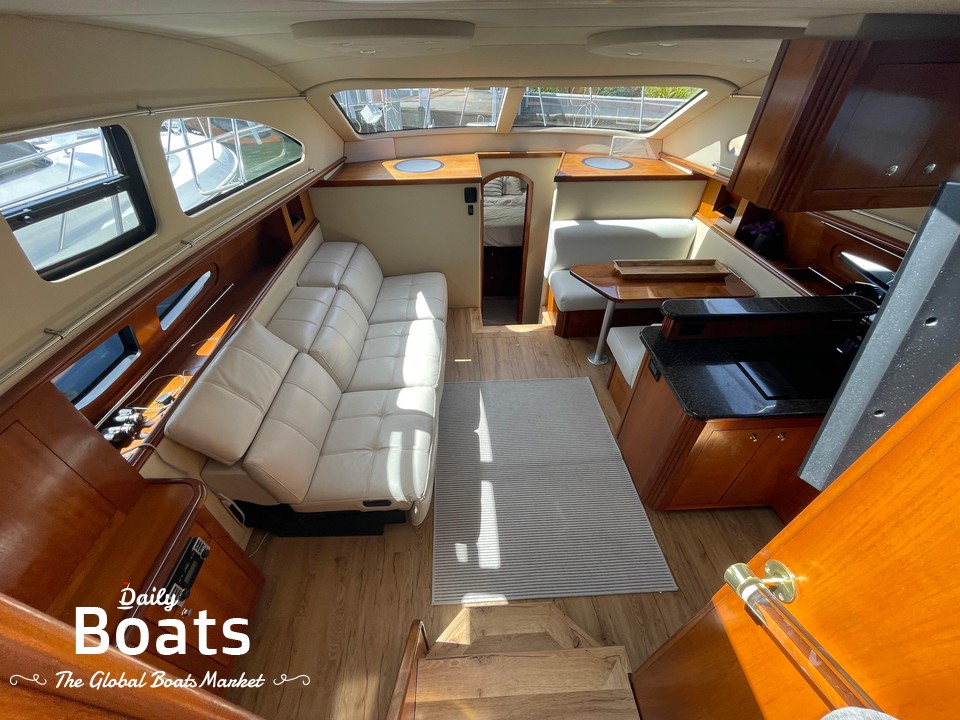 2005 Cruisers Yachts 405 Express Motoryacht for sale. View price ...