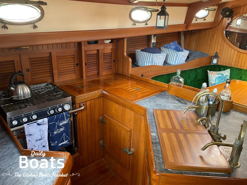 1991 Hans Christian 43T for sale. View price, photos and Buy 1991 Hans ...