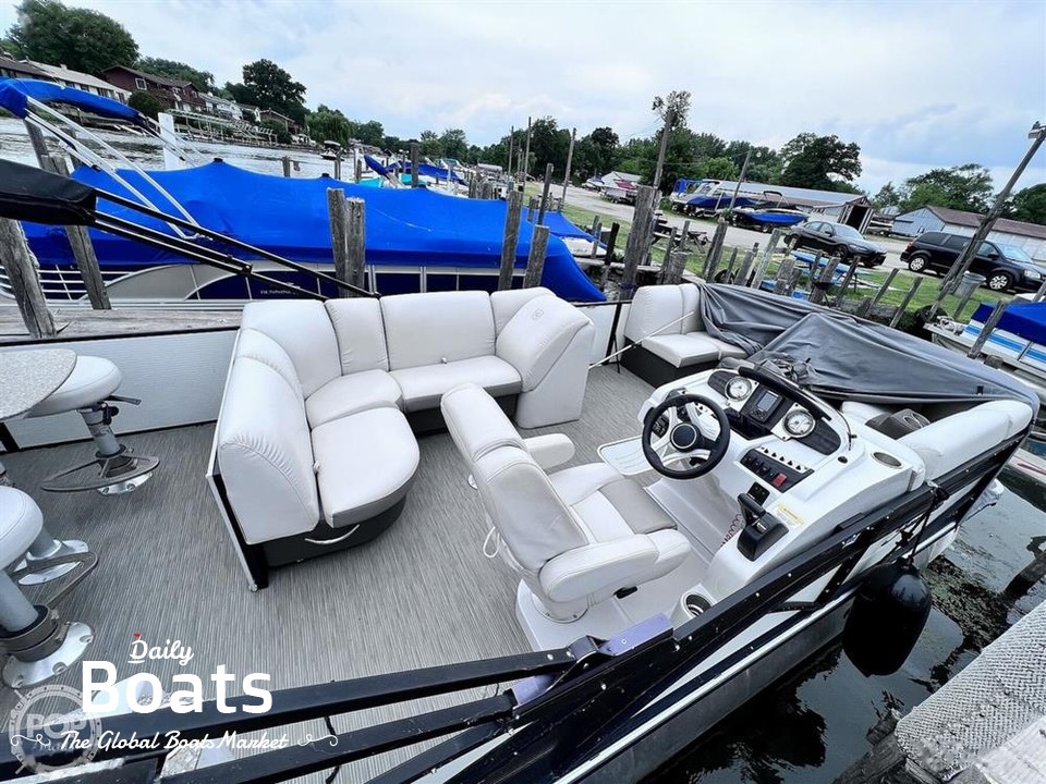 2017 Godfrey Pontoon Boats Sweetwater for sale. View price, photos and ...