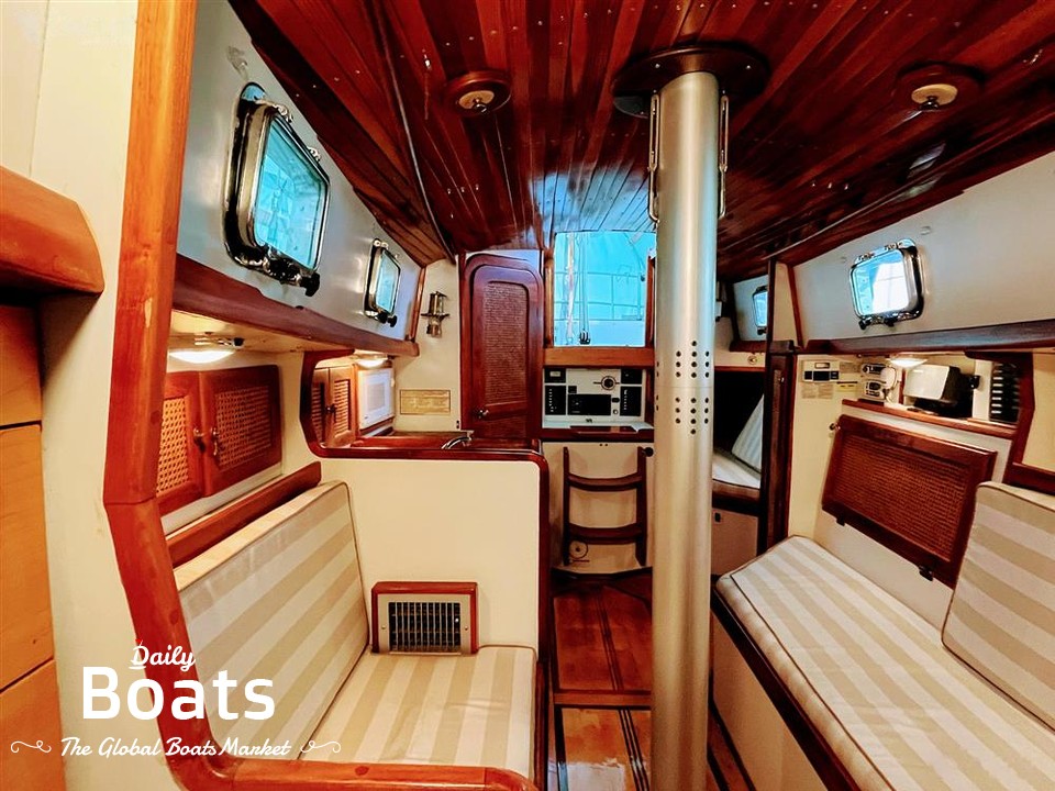 2001 Morris Yachts 28 Linda for sale. View price, photos and Buy 2001 ...