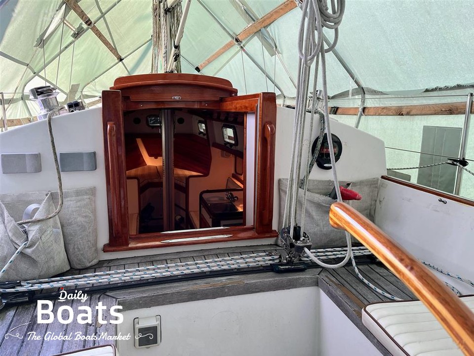 2001 Morris Yachts 28 Linda for sale. View price, photos and Buy 2001 ...