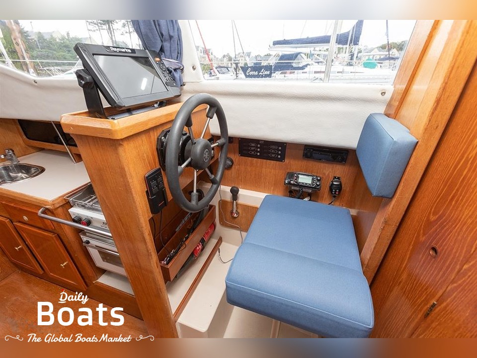 1995 Hunter Pilot 27 for sale. View price, photos and Buy 1995 Hunter ...