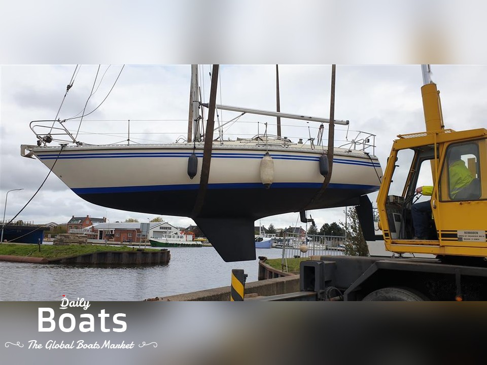 1988 Comfort Yachts Comfortina 32 for sale. View price, photos and Buy ...