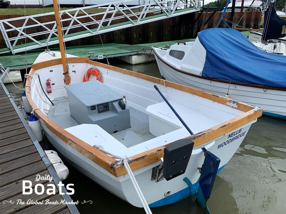 1985 Lake & Bay Traditional Open Day Boat for sale. View price, photos ...