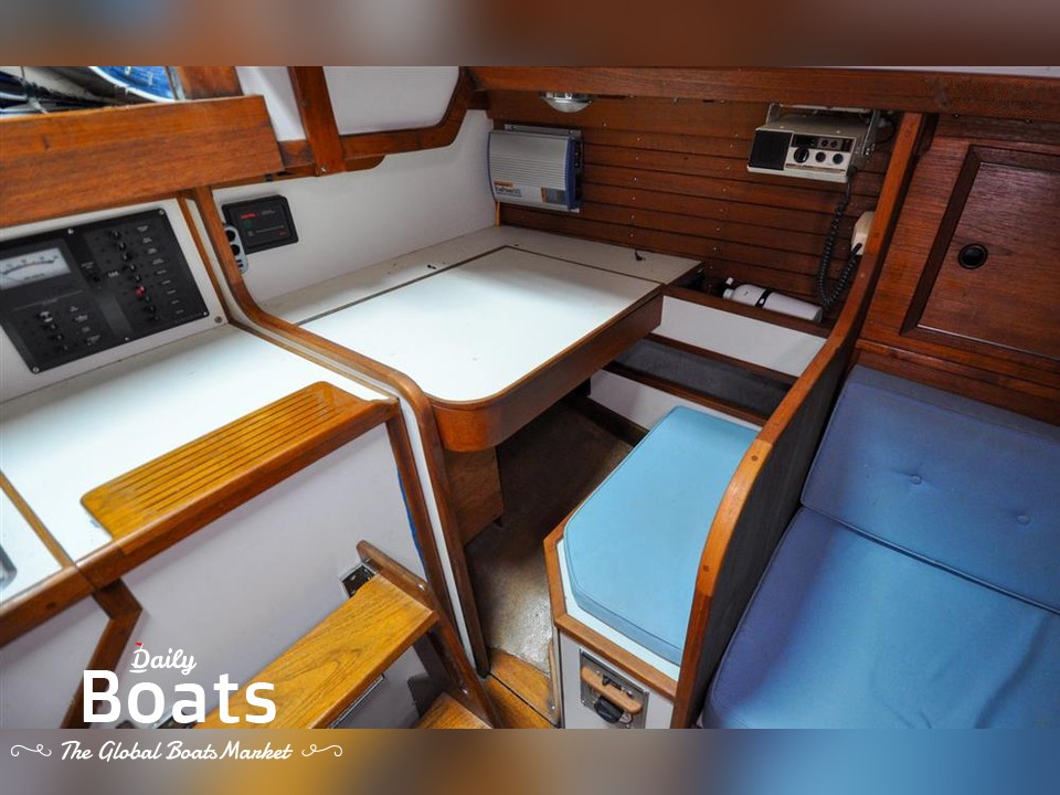 1988 Morris Yachts 28 Linda for sale. View price, photos and Buy 1988 ...