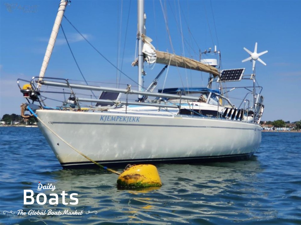 1988 Maxi Yachts 33 for sale. View price, photos and Buy 1988 Maxi ...