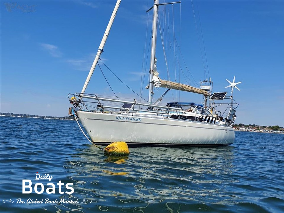 1988 Maxi Yachts 33 for sale. View price, photos and Buy 1988 Maxi ...