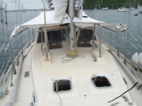 1988 Ted Brewer Three Seas Pilot House 40 for sale. View price, photos ...