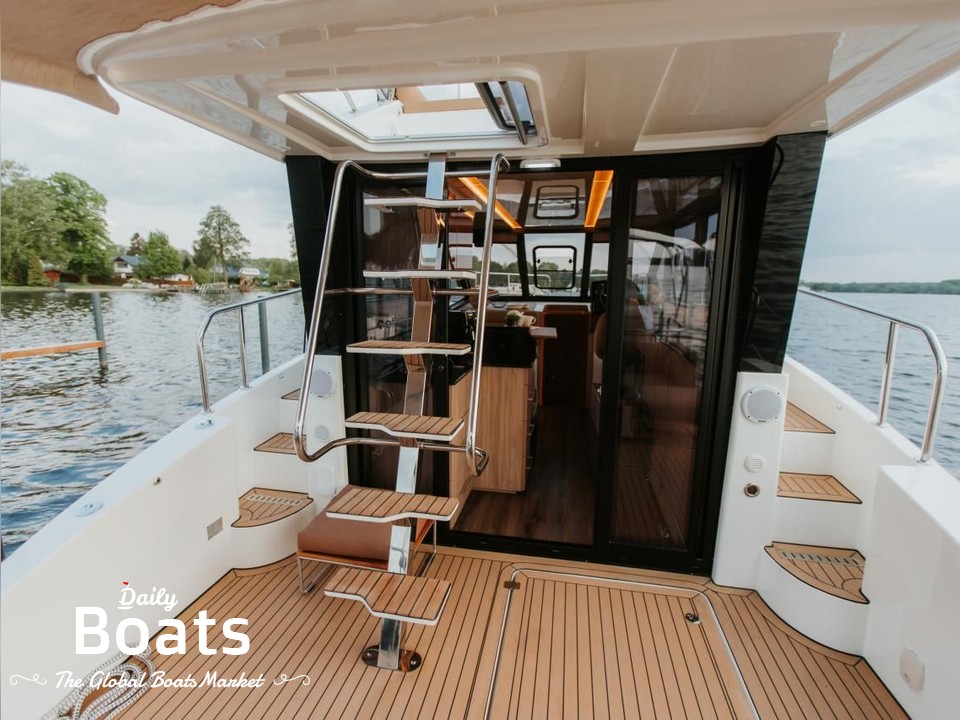 2022 Cobra Yachts Futura 36 Flybridge Version for sale. View price ...