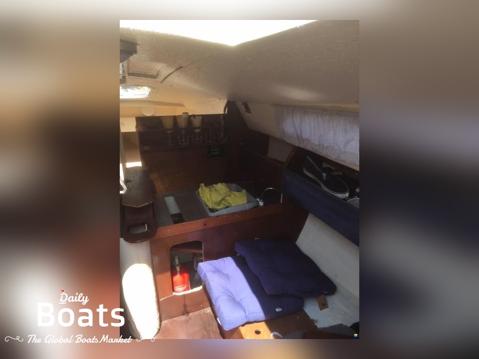 1985 Hunter Medina 20 for sale. View price, photos and Buy 1985 Hunter ...