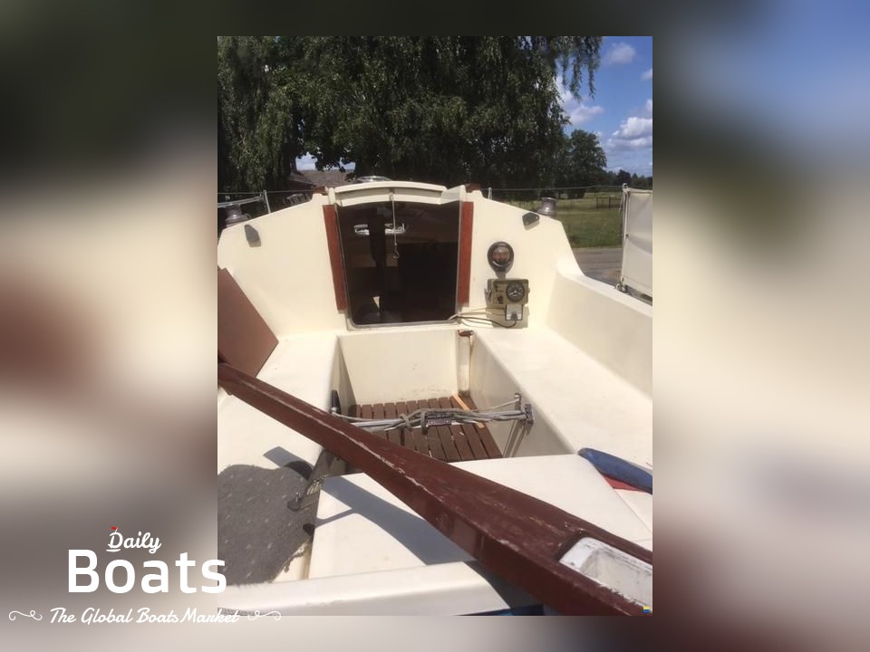 1985 Hunter Medina 20 for sale. View price, photos and Buy 1985 Hunter ...