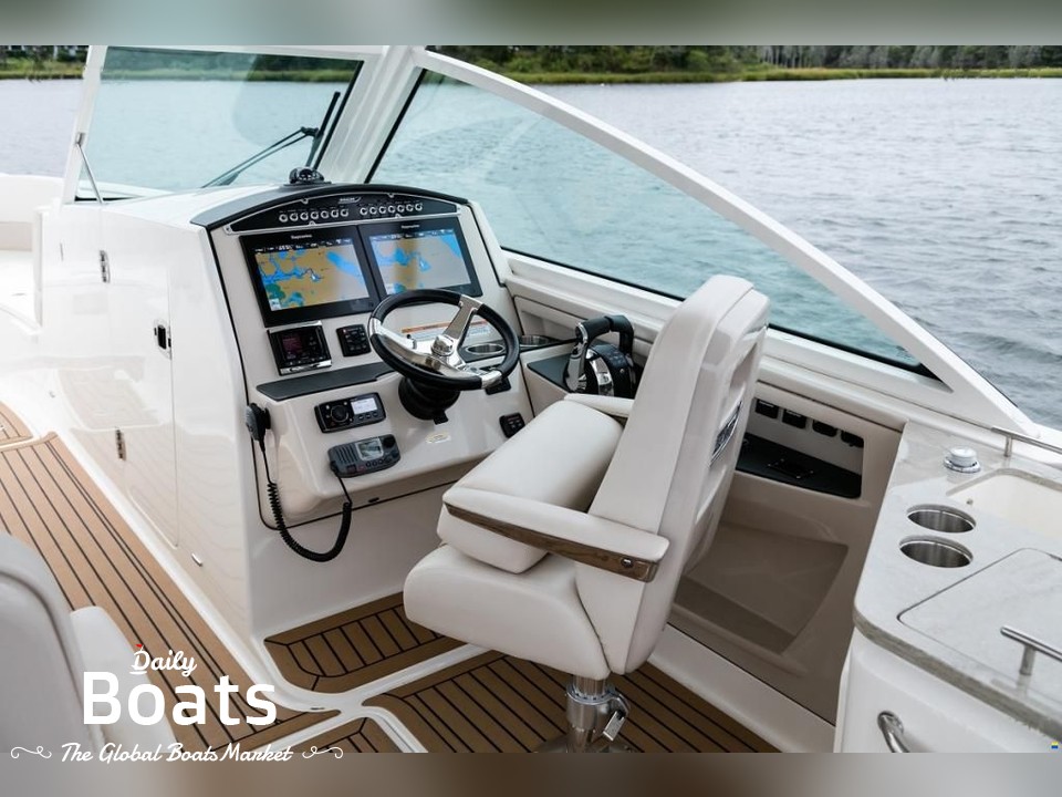 Boston Whaler 320 Vantage for sale. View price, photos and Buy Boston ...