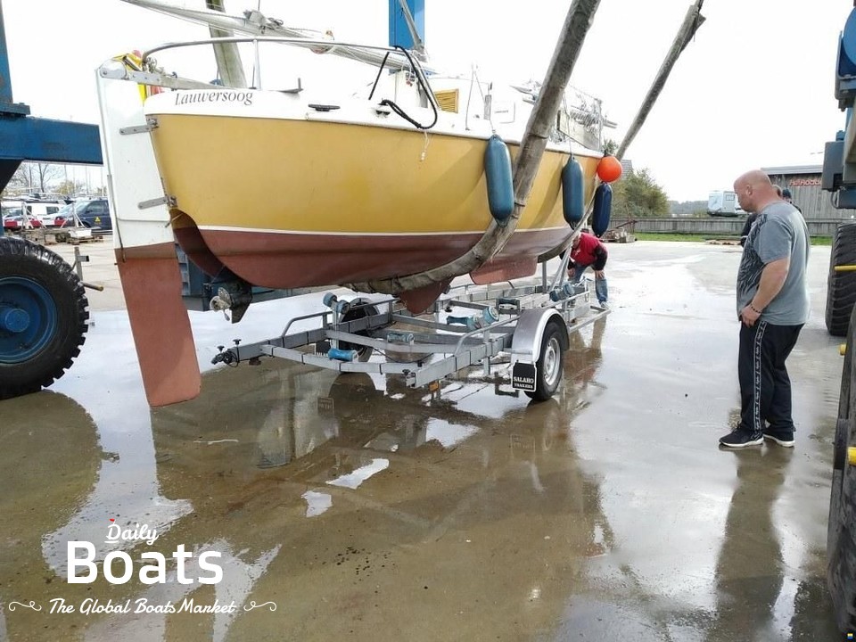 1984 Hunter Liberty 22 for sale. View price, photos and Buy 1984 Hunter ...