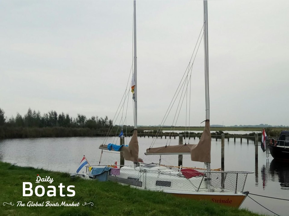 1984 Hunter Liberty 22 for sale. View price, photos and Buy 1984 Hunter ...