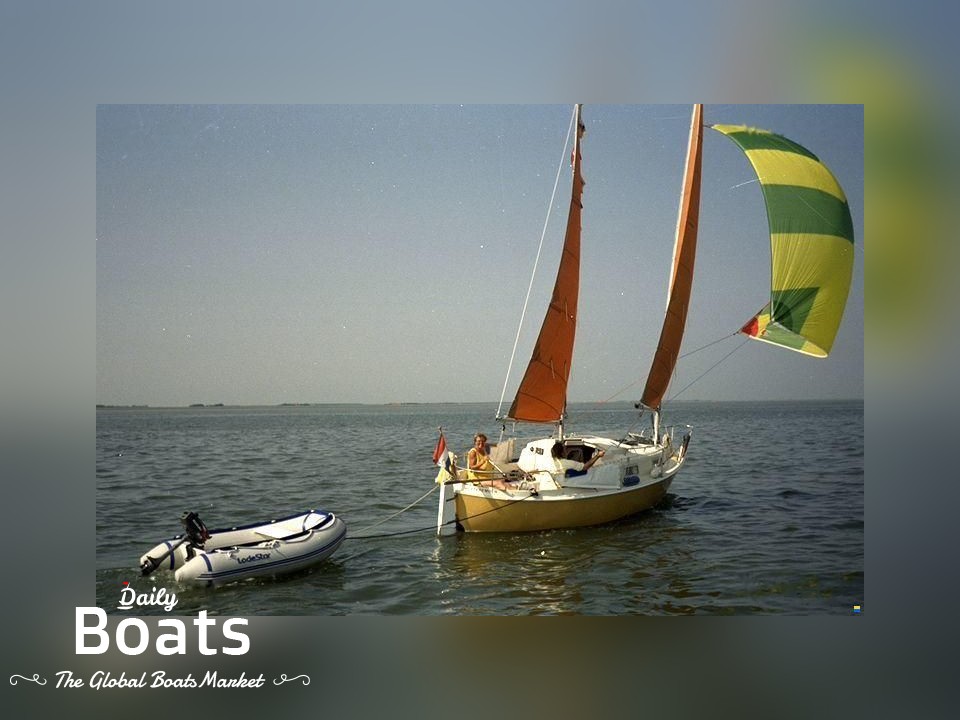 1984 Hunter Liberty 22 for sale. View price, photos and Buy 1984 Hunter ...