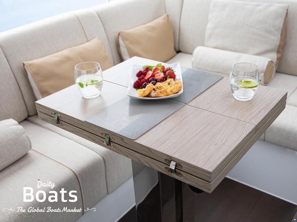 2022 Sealine C390 for sale. View price, photos and Buy 2022 Sealine ...