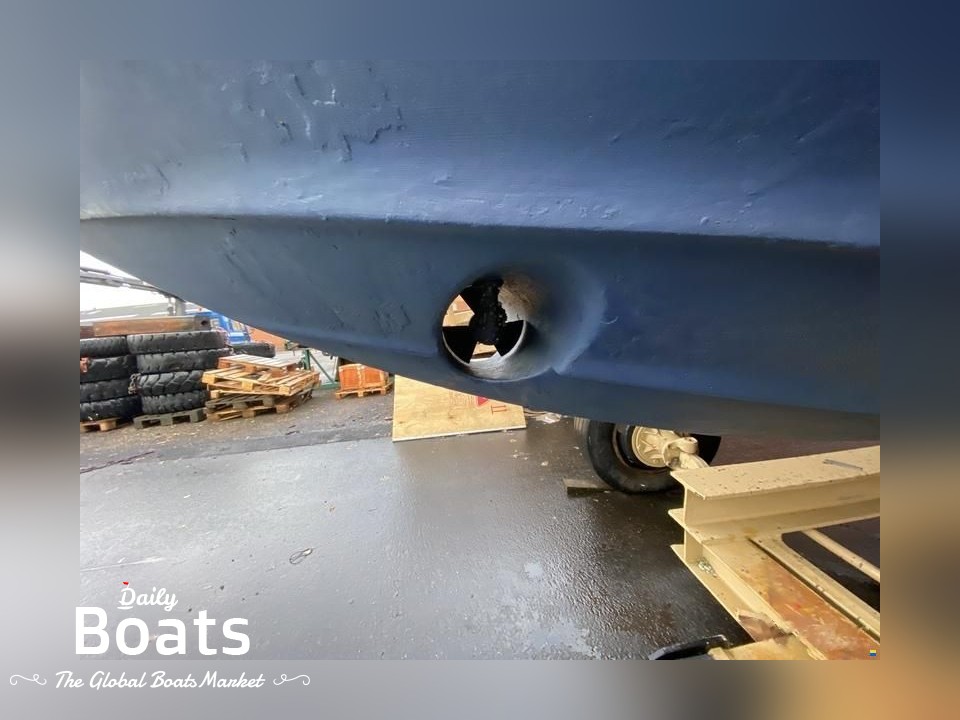 1984 Bayliner 2860 Flybridge Projektskib for sale. View price, photos ...