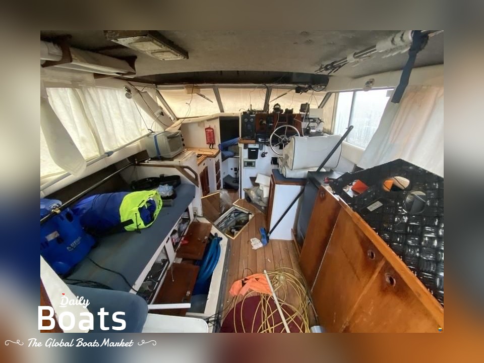 1984 Bayliner 2860 Flybridge Projektskib for sale. View price, photos ...